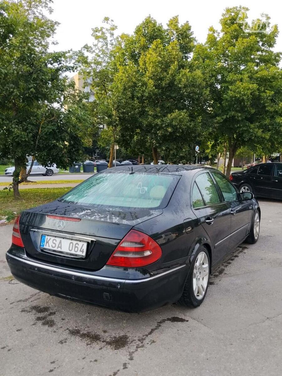 Черный Мерседес Е 270 2002 в Пакруойис, объемом двигателя 2.70 л и пробегом 404 тыс. км за 1500 €, фото 4 на AUTOMOTO.COM.LV