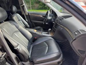 Black Mercedes-Benz E 270 2002 in Narva, with an engine capacity of 2.70 L and mileage of 238 thousand km for 1200 €, photo 7 on AUTOMOTO.COM.LV