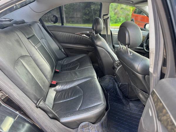 Black Mercedes-Benz E 270 2002 in Narva, with an engine capacity of 2.70 L and mileage of 238 thousand km for 1200 €, photo 9 on AUTOMOTO.COM.LV