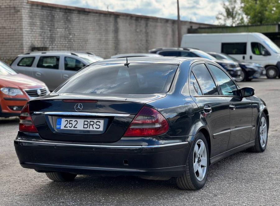 Black Mercedes-Benz E 270 2002 in Narva, with an engine capacity of 2.70 L and mileage of 238 thousand km for 1200 €, photo 12 on AUTOMOTO.COM.LV