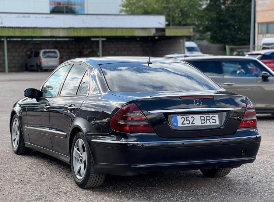 Black Mercedes-Benz E 270 2002 in Narva, with an engine capacity of 2.70 L and mileage of 238 thousand km for 1200 €, photo 14 on AUTOMOTO.COM.LV