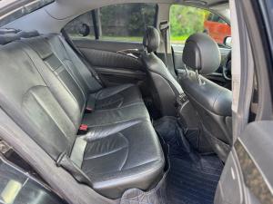 Black Mercedes-Benz E 270 2002 in Narva, with an engine capacity of 2.70 L and mileage of 238 thousand km for 1200 €, photo 17 on AUTOMOTO.COM.LV