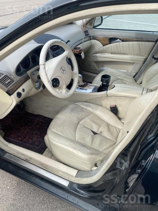 Black Mercedes-Benz E 270 2002 in Riga, with an engine capacity of 2.70 L and mileage of 0 thousand km for 2500 €, photo 4 on AUTOMOTO.COM.LV
