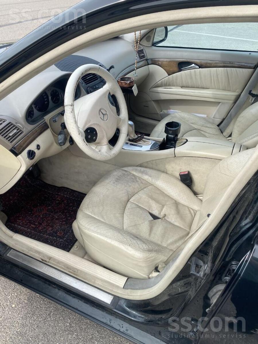 Black Mercedes-Benz E 270 2002 in Riga, with an engine capacity of 2.70 L and mileage of 0 thousand km for 2500 €, photo 4 on AUTOMOTO.COM.LV