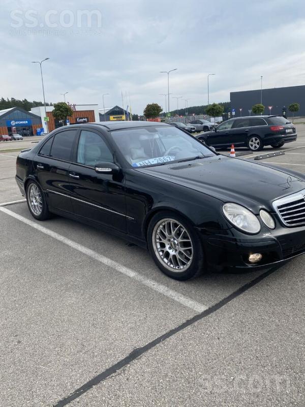 Black Mercedes-Benz E 270 2002 in Riga, with an engine capacity of 2.70 L and mileage of 0 thousand km for 2500 €, photo 7 on AUTOMOTO.COM.LV