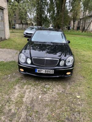 Black Mercedes-Benz E 270 2003 in Riga, with an engine capacity of 2.70 L and mileage of 407 thousand km for 3500 €, photo 1 on AUTOMOTO.COM.LV