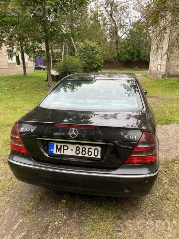 Black Mercedes-Benz E 270 2003 in Riga, with an engine capacity of 2.70 L and mileage of 407 thousand km for 3500 €, photo 2 on AUTOMOTO.COM.LV