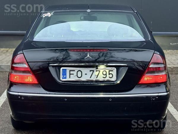 Black Mercedes-Benz E 270 2003 in Riga, with an engine capacity of 2.70 L and mileage of 385 thousand km for 2500 €, photo 2 on AUTOMOTO.COM.LV