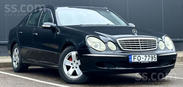 Black Mercedes-Benz E 270 2003 in Riga, with an engine capacity of 2.70 L and mileage of 385 thousand km for 2500 €, photo 4 on AUTOMOTO.COM.LV