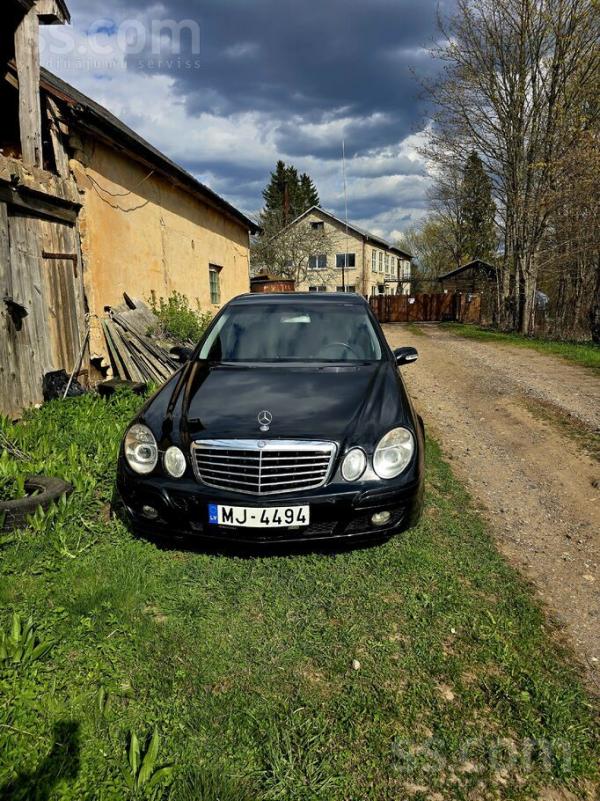 Melns Mercedes-Benz E 270 2003 Cēsis, ar dzinēja tilpumu 2.70 L un nobraukumu 321 tūkst. km par 2990 €, foto 1 vietnē AUTOMOTO.COM.LV