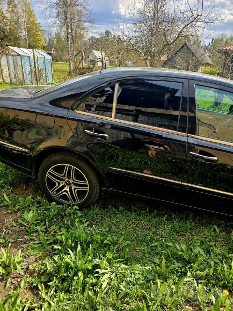 Melns Mercedes-Benz E 270 2003 Cēsis, ar dzinēja tilpumu 2.70 L un nobraukumu 321 tūkst. km par 2990 €, foto 4 vietnē AUTOMOTO.COM.LV