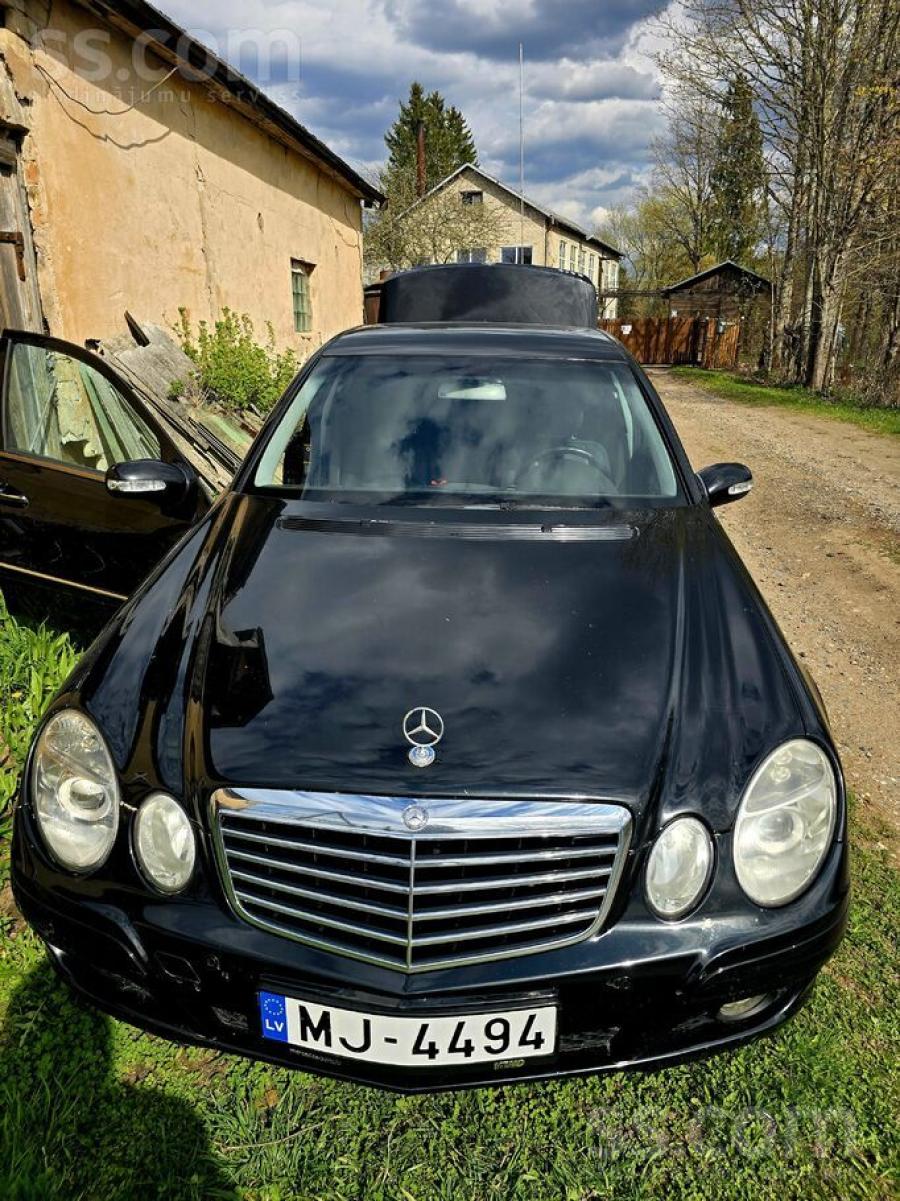 Melns Mercedes-Benz E 270 2003 Cēsis, ar dzinēja tilpumu 2.70 L un nobraukumu 321 tūkst. km par 2990 €, foto 5 vietnē AUTOMOTO.COM.LV