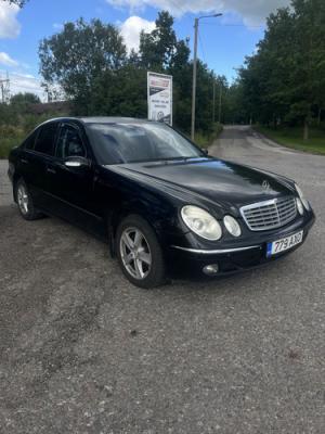 Black Mercedes-Benz E 270 2003 in Viljandi, with an engine capacity of 0.00 L and mileage of 525 thousand km for 2250 €, photo 3 on AUTOMOTO.COM.LV