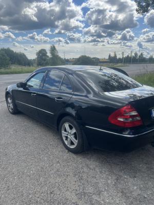 Black Mercedes-Benz E 270 2003 in Viljandi, with an engine capacity of 0.00 L and mileage of 525 thousand km for 2250 €, photo 4 on AUTOMOTO.COM.LV