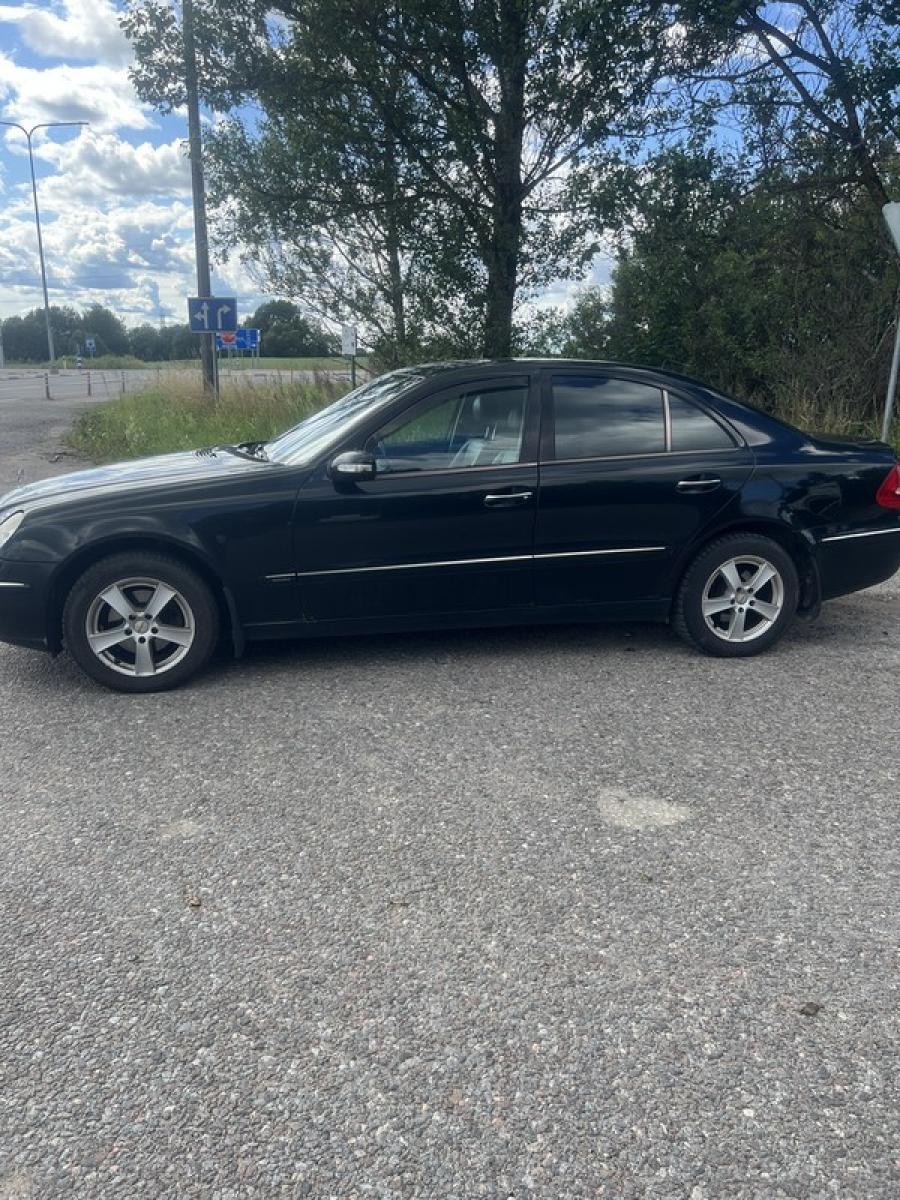 Black Mercedes-Benz E 270 2003 in Viljandi, with an engine capacity of 0.00 L and mileage of 525 thousand km for 2250 €, photo 14 on AUTOMOTO.COM.LV