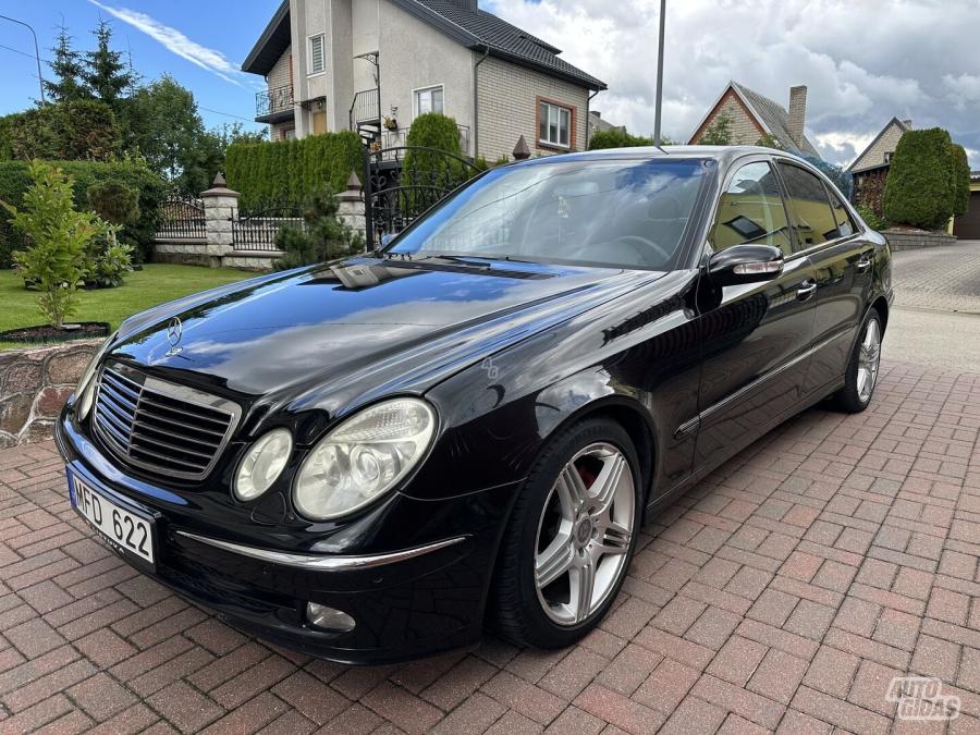 Black Mercedes-Benz E 270 2003 in Kelme, with an engine capacity of 2.70 L and mileage of 351 thousand km for 2600 €, photo 4 on AUTOMOTO.COM.LV