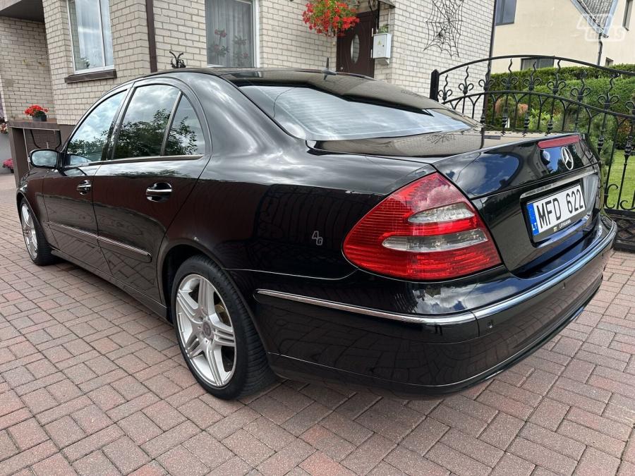Black Mercedes-Benz E 270 2003 in Kelme, with an engine capacity of 2.70 L and mileage of 351 thousand km for 2600 €, photo 5 on AUTOMOTO.COM.LV