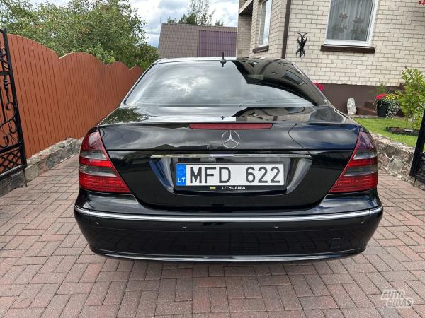 Black Mercedes-Benz E 270 2003 in Kelme, with an engine capacity of 2.70 L and mileage of 351 thousand km for 2600 €, photo 5 on AUTOMOTO.COM.LV