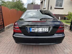 Black Mercedes-Benz E 270 2003 in Kelme, with an engine capacity of 2.70 L and mileage of 351 thousand km for 2600 €, photo 6 on AUTOMOTO.COM.LV