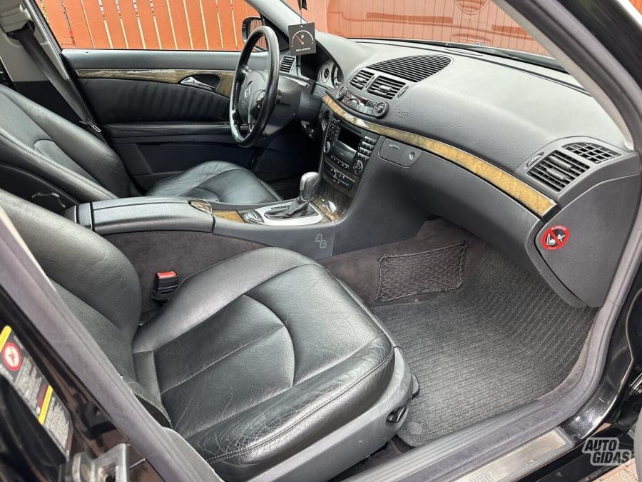 Black Mercedes-Benz E 270 2003 in Kelme, with an engine capacity of 2.70 L and mileage of 351 thousand km for 2600 €, photo 10 on AUTOMOTO.COM.LV