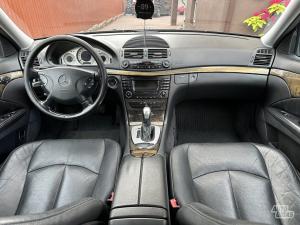 Black Mercedes-Benz E 270 2003 in Kelme, with an engine capacity of 2.70 L and mileage of 351 thousand km for 2600 €, photo 11 on AUTOMOTO.COM.LV