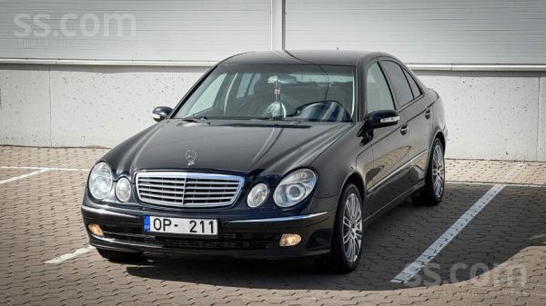 Black Mercedes-Benz E 270 2003 in Riga, with an engine capacity of 2.70 L and mileage of 394 thousand km for 3400 €, photo 1 on AUTOMOTO.COM.LV