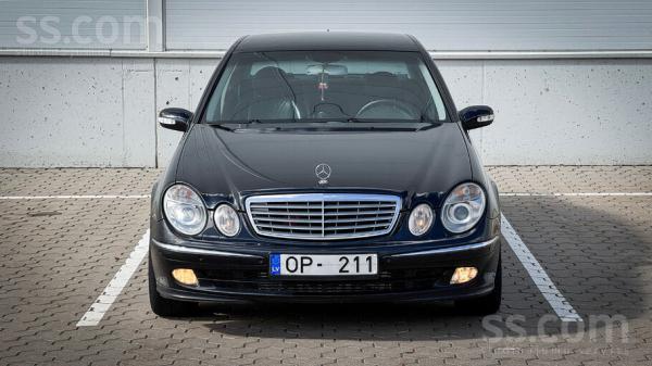 Black Mercedes-Benz E 270 2003 in Riga, with an engine capacity of 2.70 L and mileage of 394 thousand km for 3400 €, photo 3 on AUTOMOTO.COM.LV