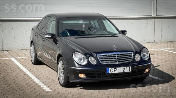 Black Mercedes-Benz E 270 2003 in Riga, with an engine capacity of 2.70 L and mileage of 394 thousand km for 3400 €, photo 4 on AUTOMOTO.COM.LV