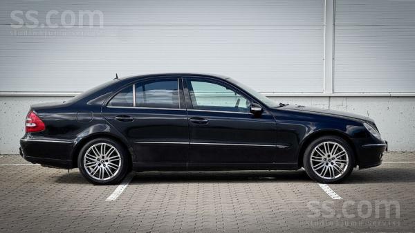 Black Mercedes-Benz E 270 2003 in Riga, with an engine capacity of 2.70 L and mileage of 394 thousand km for 3400 €, photo 5 on AUTOMOTO.COM.LV