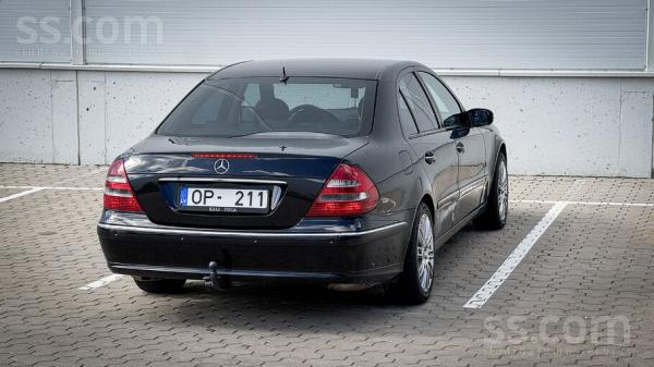 Black Mercedes-Benz E 270 2003 in Riga, with an engine capacity of 2.70 L and mileage of 394 thousand km for 3400 €, photo 6 on AUTOMOTO.COM.LV