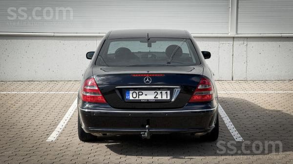 Black Mercedes-Benz E 270 2003 in Riga, with an engine capacity of 2.70 L and mileage of 394 thousand km for 3400 €, photo 7 on AUTOMOTO.COM.LV