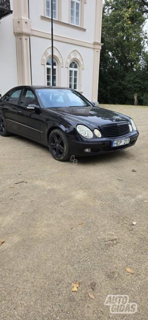 Black Mercedes-Benz E 270 2003 in Vilnius, with an engine capacity of 2.70 L and mileage of 359 thousand km for 1900 €, photo 4 on AUTOMOTO.COM.LV