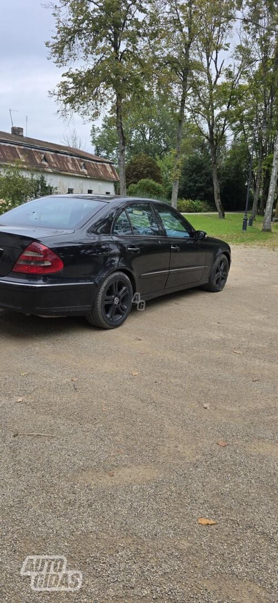 Black Mercedes-Benz E 270 2003 in Vilnius, with an engine capacity of 2.70 L and mileage of 359 thousand km for 1900 €, photo 5 on AUTOMOTO.COM.LV