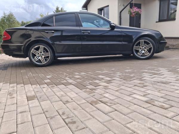 Mercedes-Benz E 270 2003 RÄzekne vietnÄ Melns Mercedes-Benz E 270 2003 RÄzekne, ar dzinÄja tilpumu 2.70 L un nobraukumu 340 tÅ«kst. km par 3200 ā¬, foto 3 vietnÄ AUTOMOTO.COM.LV