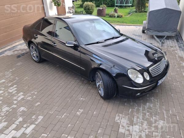 Mercedes-Benz E 270 2003 RÄzekne vietnÄ Melns Mercedes-Benz E 270 2003 RÄzekne, ar dzinÄja tilpumu 2.70 L un nobraukumu 340 tÅ«kst. km par 3200 ā¬, foto 4 vietnÄ AUTOMOTO.COM.LV