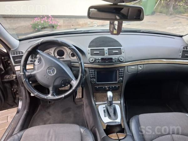 Mercedes-Benz E 270 2003 RÄzekne vietnÄ Melns Mercedes-Benz E 270 2003 RÄzekne, ar dzinÄja tilpumu 2.70 L un nobraukumu 340 tÅ«kst. km par 3200 ā¬, foto 6 vietnÄ AUTOMOTO.COM.LV