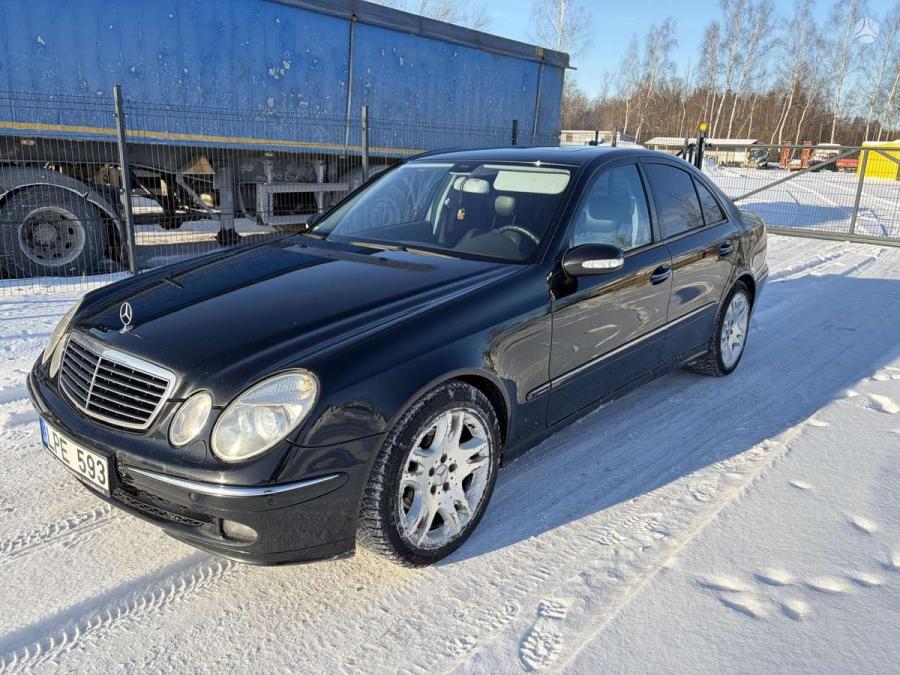 Black Mercedes-Benz E 270 2004 in Panevezys, with an engine capacity of 2.69 L and mileage of 399 thousand km for 2950 €, photo 1 on AUTOMOTO.COM.LV