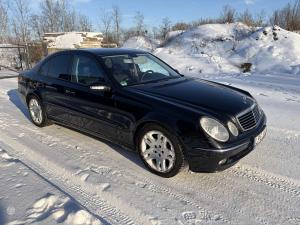 Black Mercedes-Benz E 270 2004 in Panevezys, with an engine capacity of 2.69 L and mileage of 399 thousand km for 2950 €, photo 2 on AUTOMOTO.COM.LV