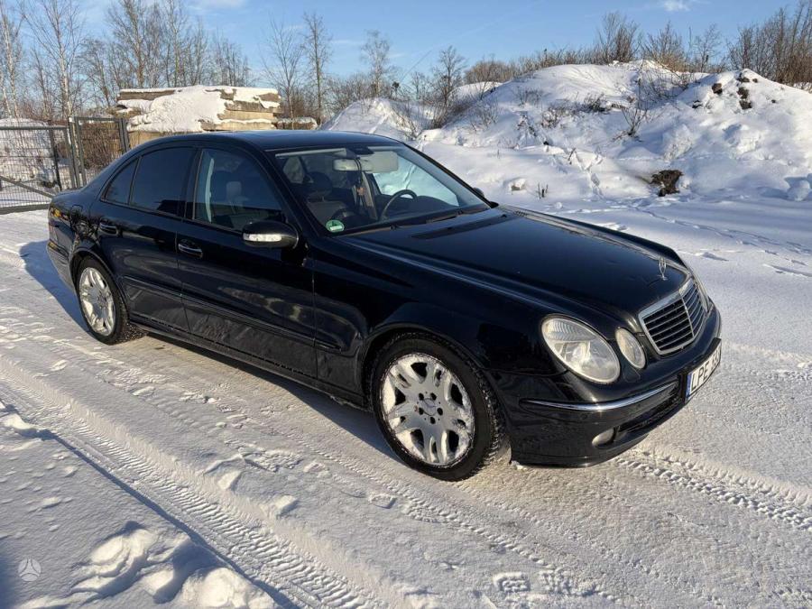 Black Mercedes-Benz E 270 2004 in Panevezys, with an engine capacity of 2.69 L and mileage of 399 thousand km for 2950 €, photo 2 on AUTOMOTO.COM.LV