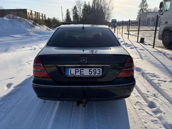 Black Mercedes-Benz E 270 2004 in Panevezys, with an engine capacity of 2.69 L and mileage of 399 thousand km for 2950 €, photo 4 on AUTOMOTO.COM.LV