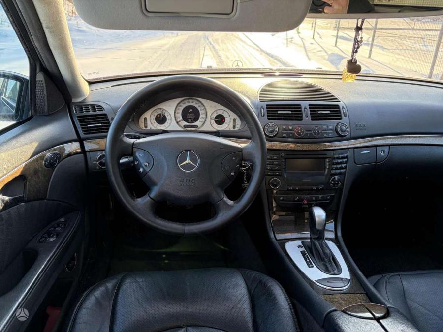 Black Mercedes-Benz E 270 2004 in Panevezys, with an engine capacity of 2.69 L and mileage of 399 thousand km for 2950 €, photo 8 on AUTOMOTO.COM.LV