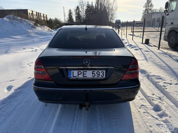 Black Mercedes-Benz E 270 2004 in Panevezys, with an engine capacity of 2.70 L and mileage of 399 thousand km for 2950 €, photo 4 on AUTOMOTO.COM.LV