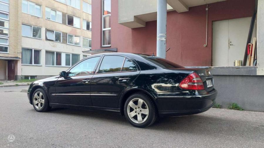 Black Mercedes-Benz E 270 2004 in Vilnius, with an engine capacity of 2.70 L and mileage of 496 thousand km for 2500 €, photo 3 on AUTOMOTO.COM.LV