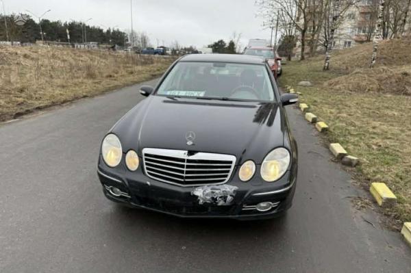 Melns Mercedes-Benz E 270 2004 Kauņa, ar dzinēja tilpumu 0.00 L un nobraukumu 186 tūkst. km par 1100 €, foto 1 vietnē AUTOMOTO.COM.LV