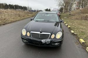 Черный Мерседес Е 270 2004 в Каунас, объемом двигателя 0.00 л и пробегом 186 тыс. км за 1100 €, фото  на AUTOMOTO.COM.LV