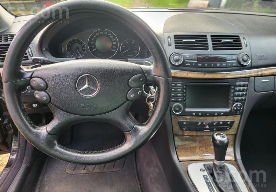 Melns Mercedes-Benz E 270 2004 Liepāja, ar dzinēja tilpumu 2.70 L un nobraukumu 368 tūkst. km par 6200 €, foto 6 vietnē AUTOMOTO.COM.LV