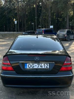 Black Mercedes-Benz E 270 2005 in Riga, with an engine capacity of 2.70 L and mileage of 397 thousand km for 3150 €, photo 5 on AUTOMOTO.COM.LV
