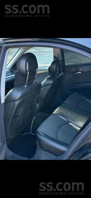 Black Mercedes-Benz E 270 2005 in Riga, with an engine capacity of 2.70 L and mileage of 397 thousand km for 3150 €, photo 14 on AUTOMOTO.COM.LV