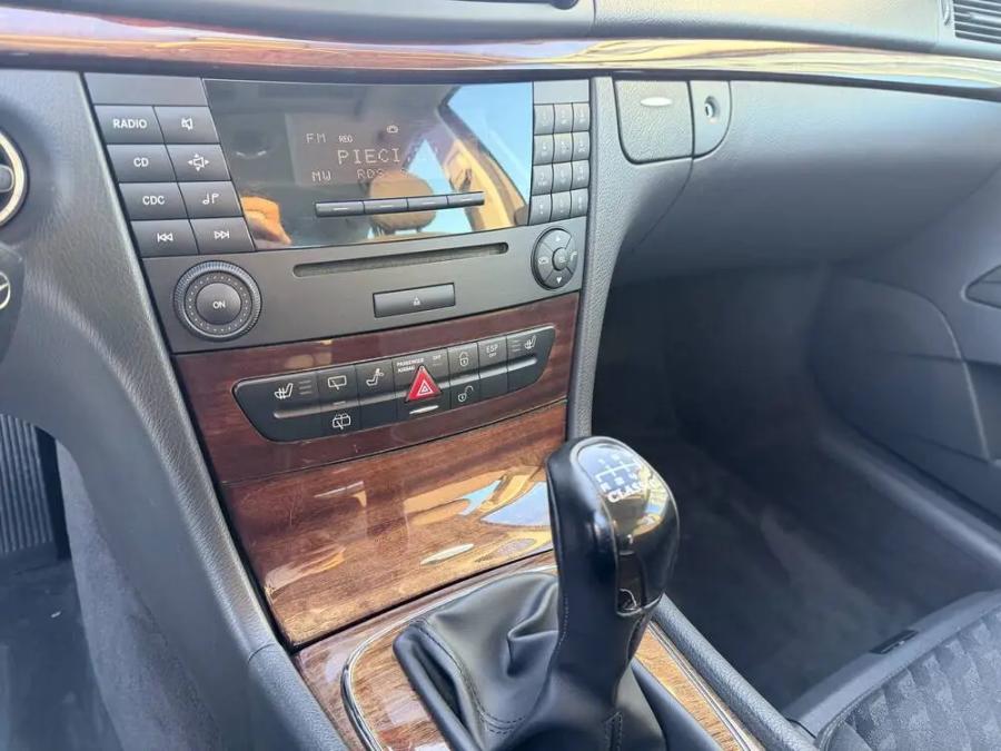 Melns Mercedes-Benz E 270 2003 Rīga, ar dzinēja tilpumu 2.70 L un nobraukumu 344 tūkst. km par 2995 €, foto 17 vietnē AUTOMOTO.COM.LV