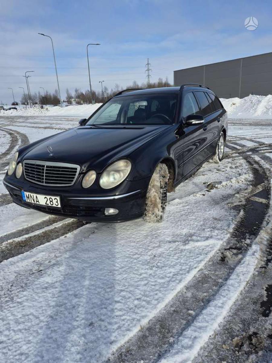 Black Mercedes-Benz E 270 2004 in Kaunas, with an engine capacity of 2.70 L and mileage of 317 thousand km for 2500 €, photo 1 on AUTOMOTO.COM.LV